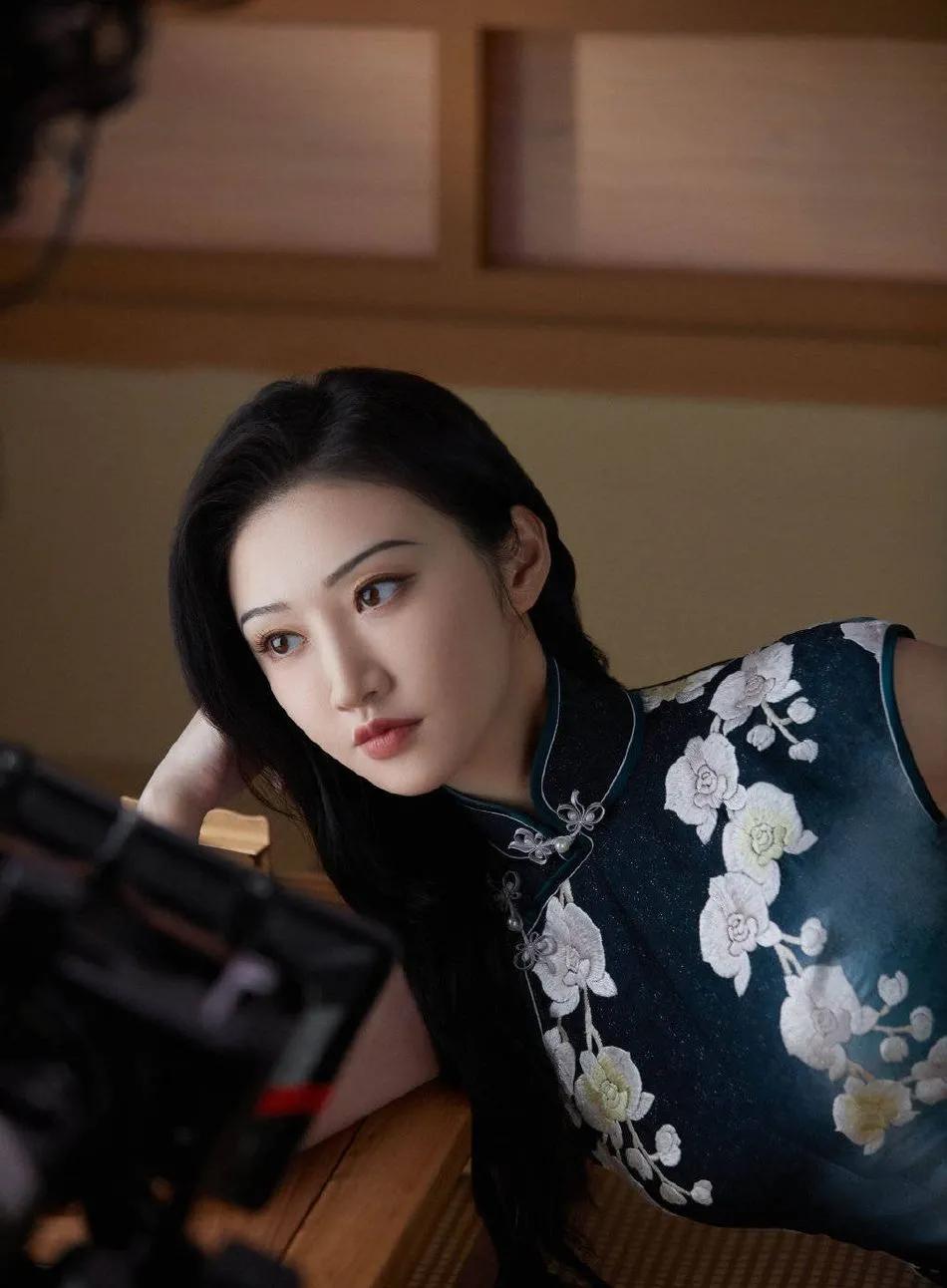 The most beautiful actress in cheongsam - iNEWS