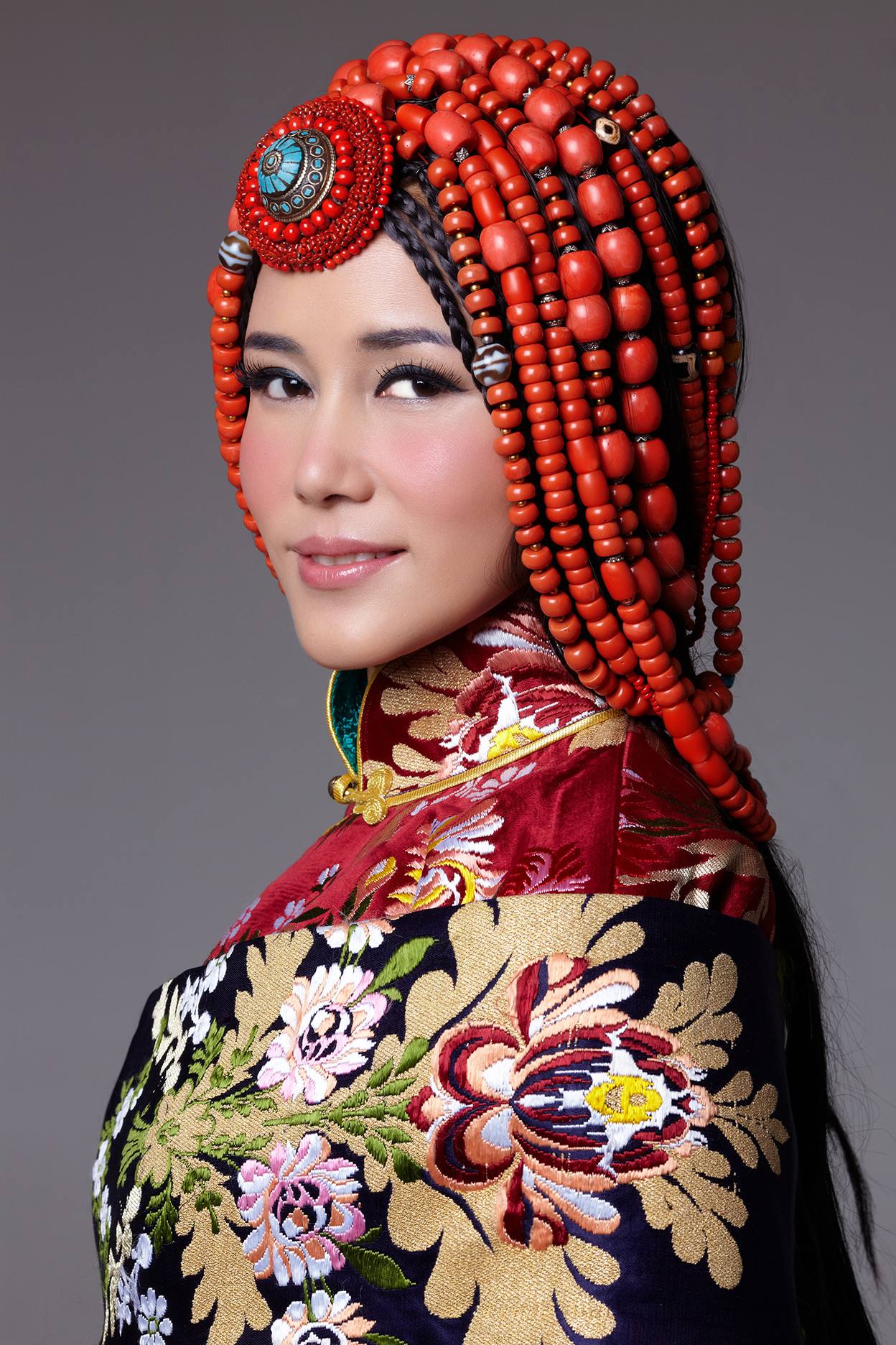 Solangwangmu sings "Qinghai-Tibet Plateau" - iNEWS