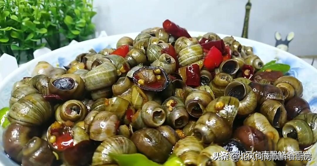 Stir-fried snails, it turns out that this step is added, it is tender ...