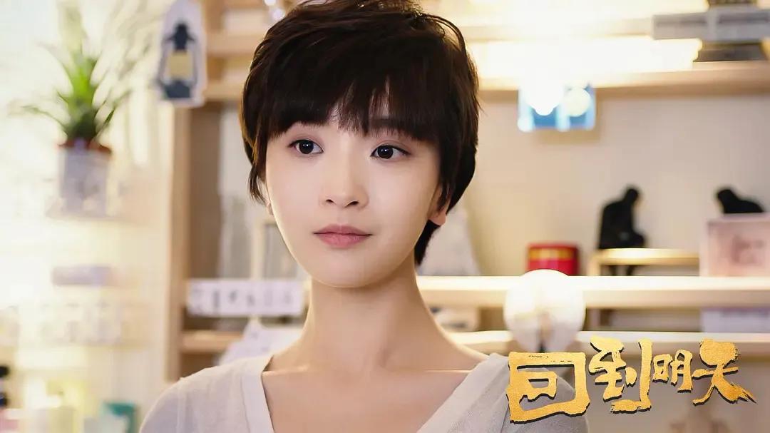 "Back to Tomorrow": a big online movie cut from the series, the chic ...