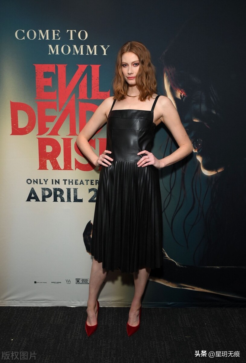 Alisa Sutherland is wearing a black suspender pleated leather skirt ...