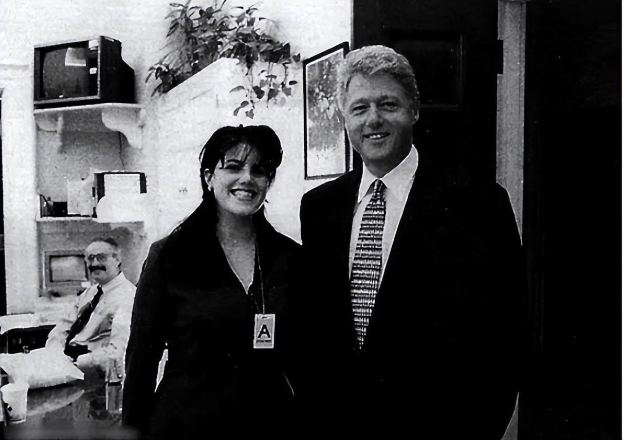 Chinese detective Li Changyu: sniped Clinton, exposed the zipper door ...