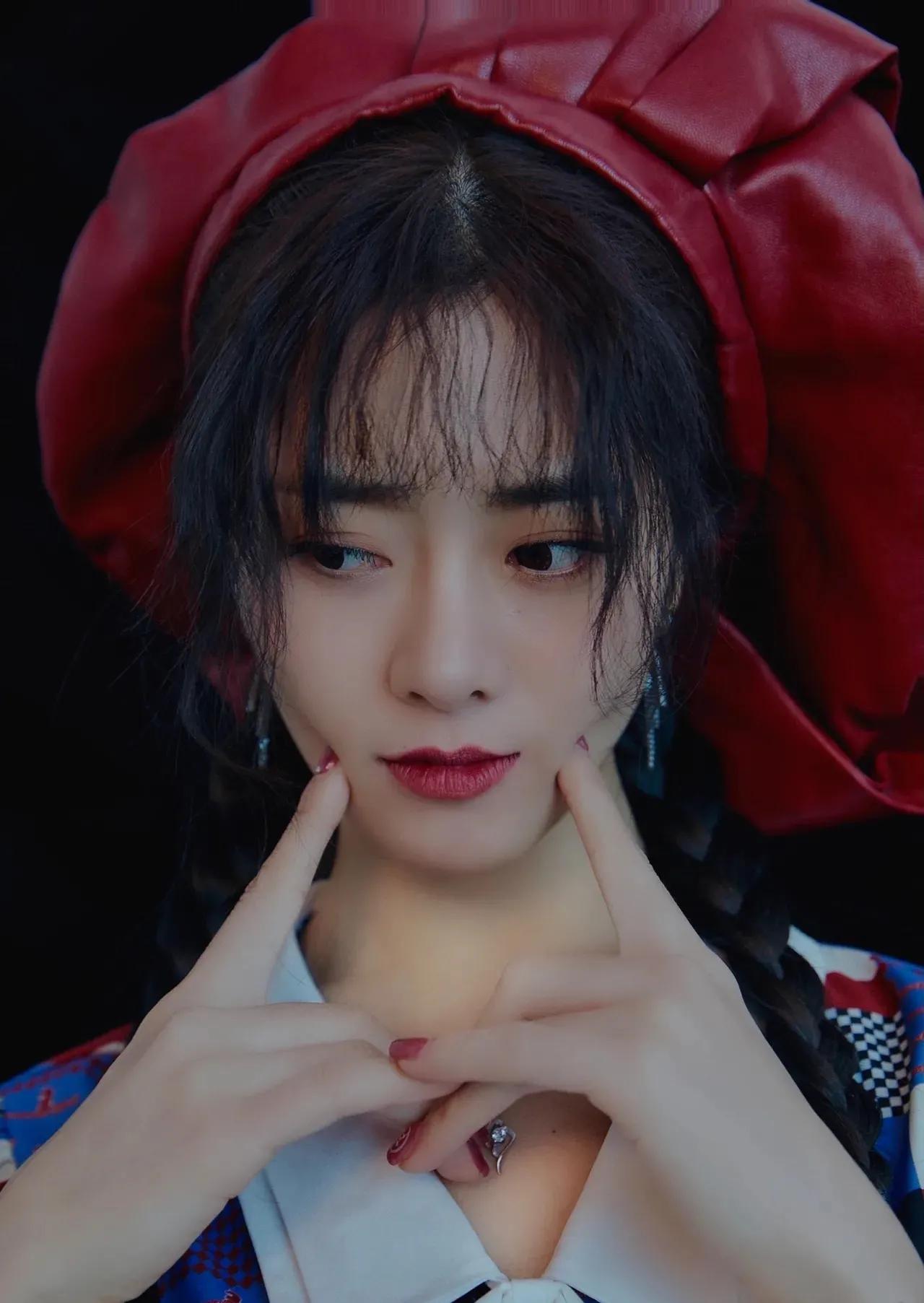 Li Yichen is so pretty - iNEWS