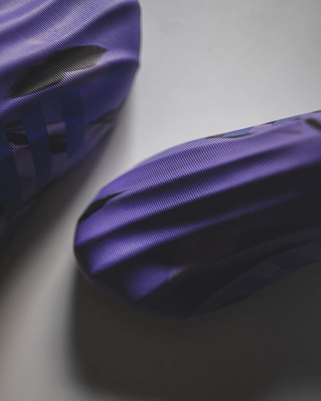 Adidas foam shoes are a bit YE style, not sure, let's take a look - iNEWS