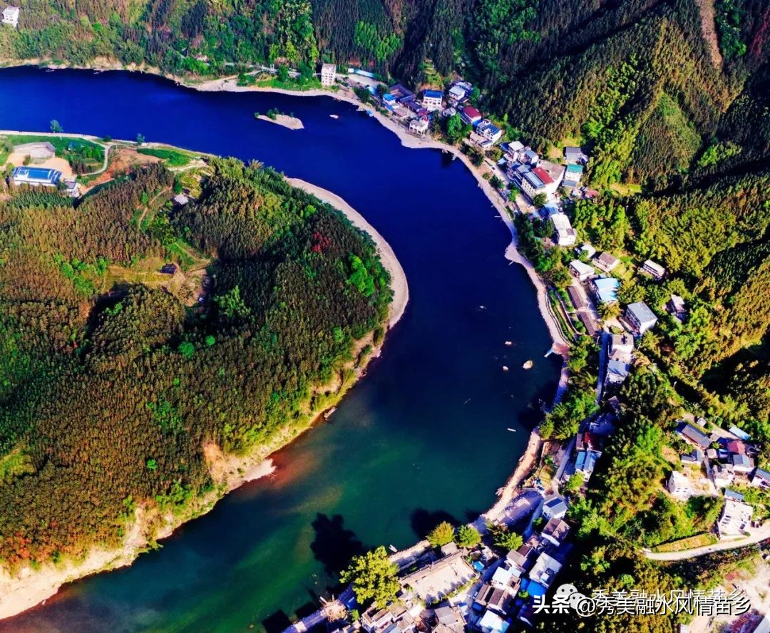 Beautiful Miao Village Ecological Picture Scroll - iMedia