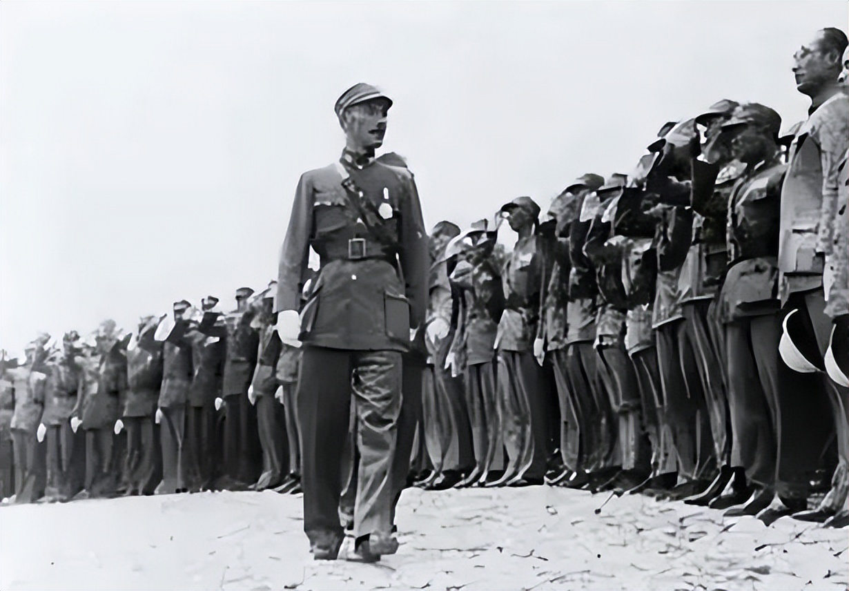 In 1949, Chiang Kai-shek fled to Taiwan in a panic, and dropped 10 tons ...