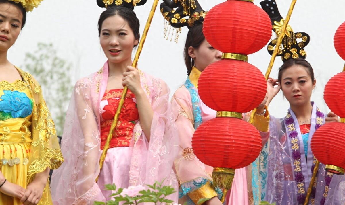 In the Three Kingdoms, the last overturned emperor, Han Ling Emperor ...