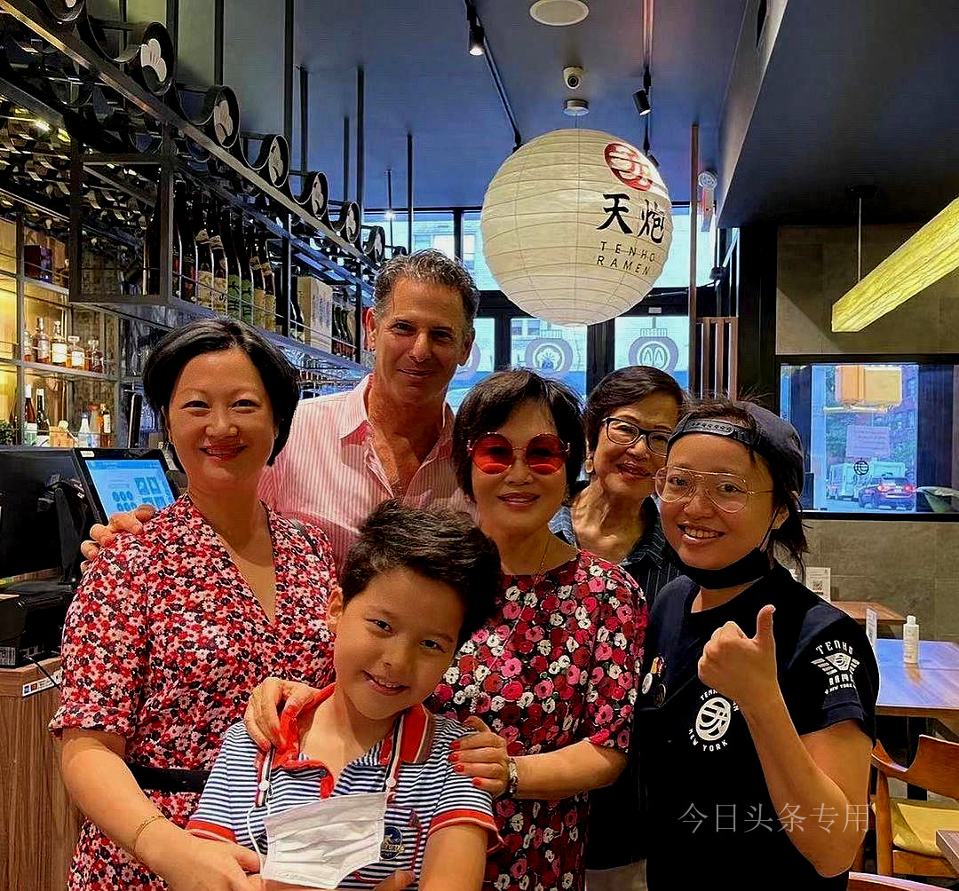 73-year-old Jin Yuxi made her relationship public, showing her ...