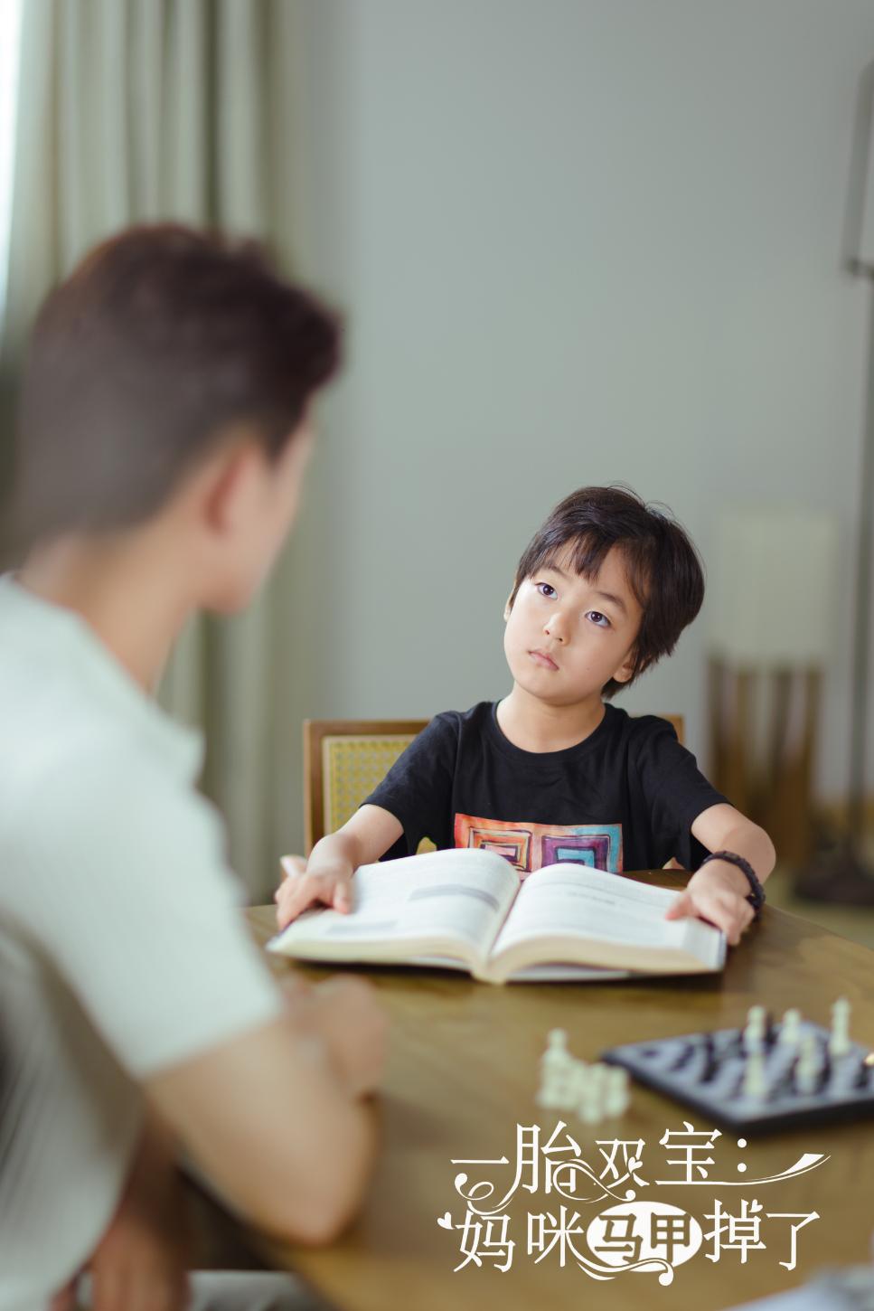 "One Birth, Two Treasures: Mommy's Vest Lost" was completed ...