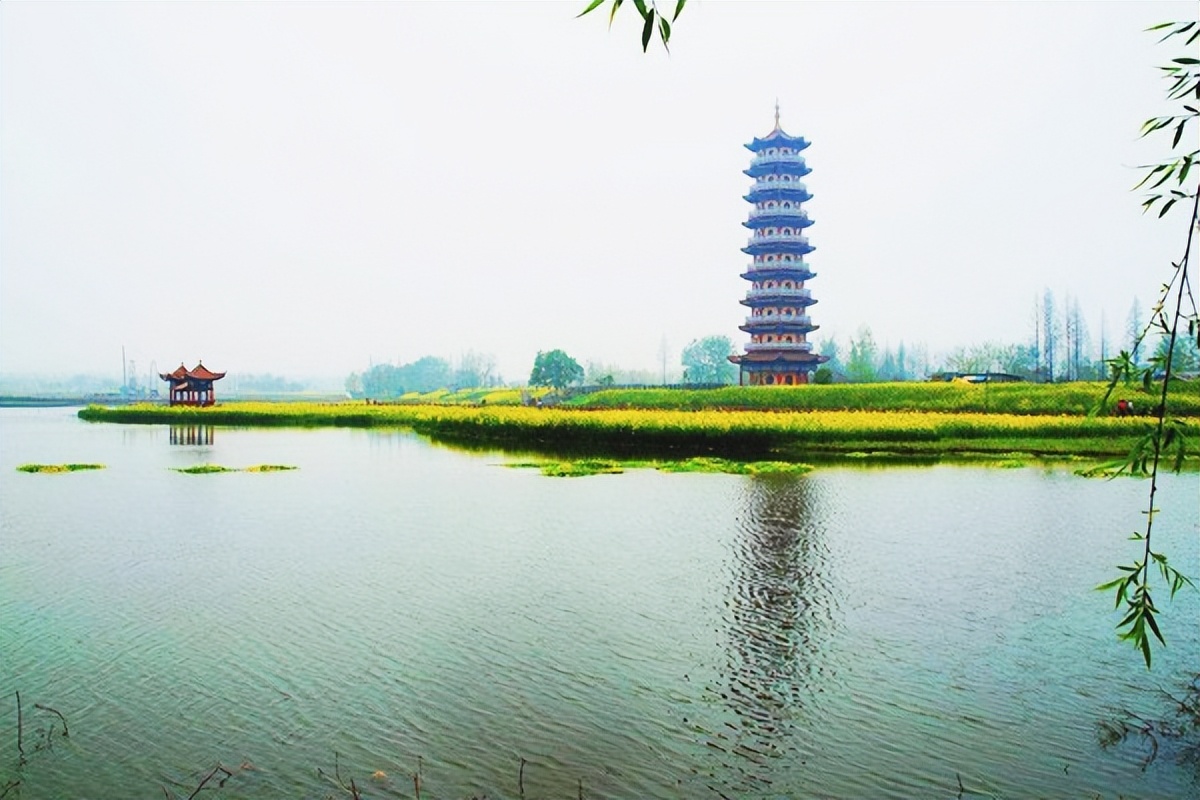 Qianjiang City, Hubei Province, in the middle of the Jianghan Plain, is ...