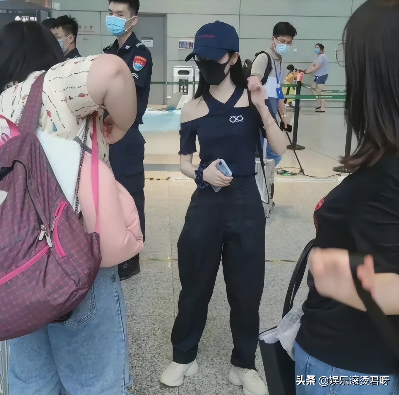 How tall is Ju Jingyi in real life?I was photographed shopping with my ...