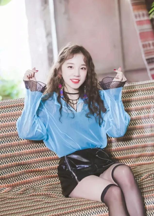 Song Yuqi is so beautiful and cute - iNEWS