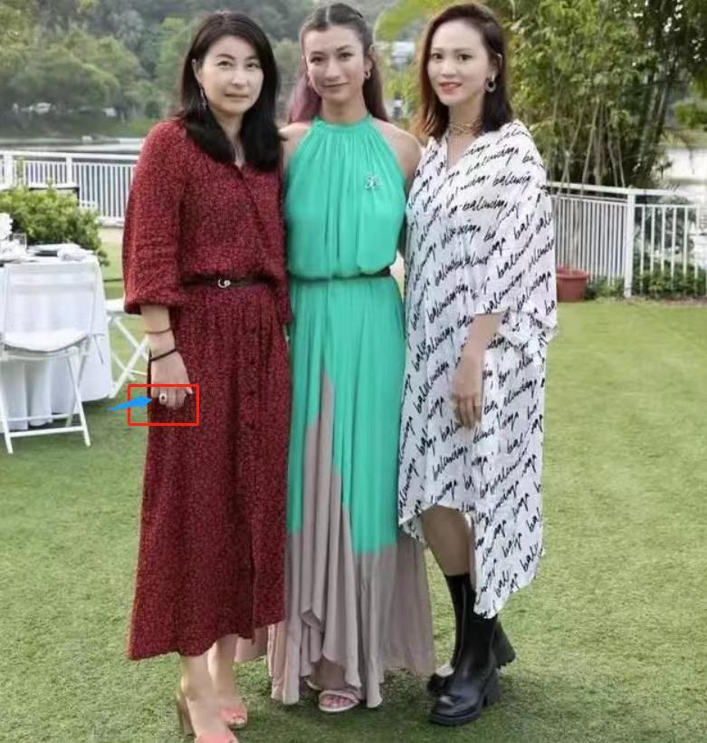 Guo Jingjing finally wears a million-dollar diamond ring and 120,000 ...