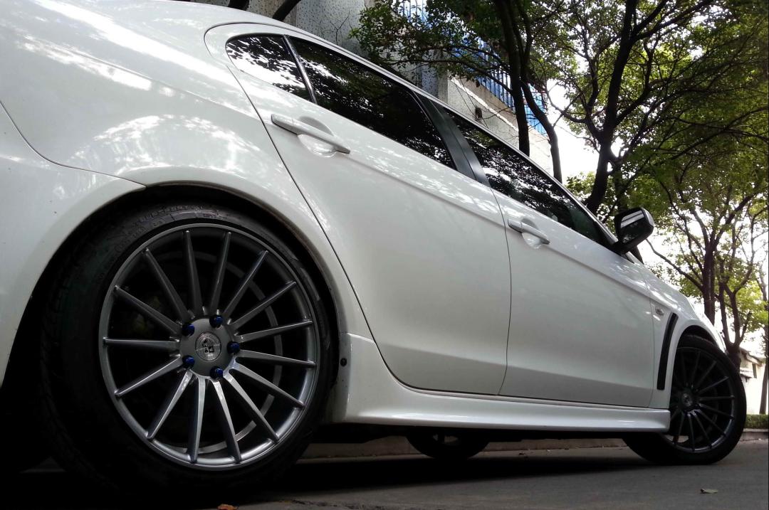 Judging a car by its appearance, the rim modification can't just look ...