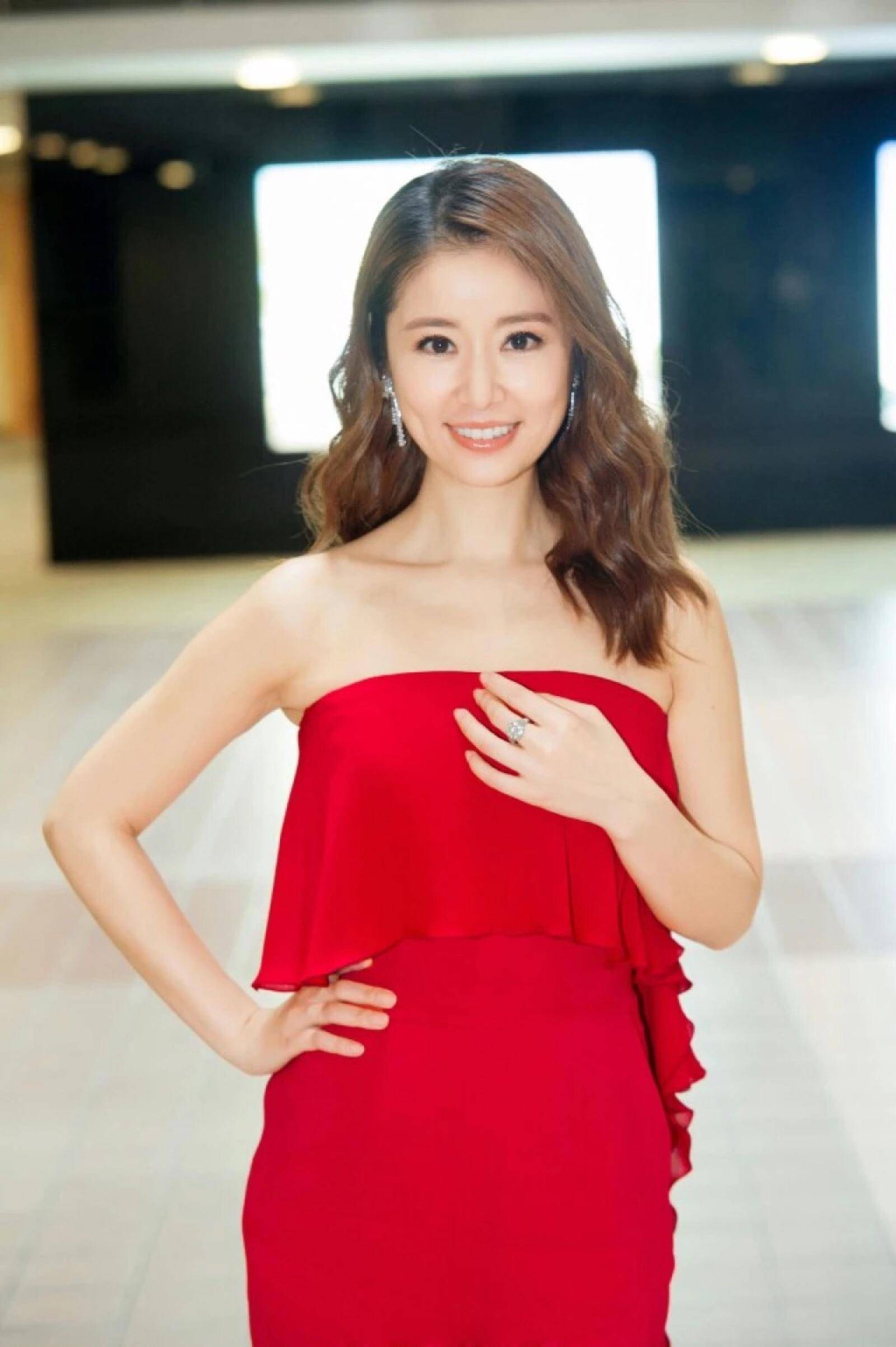 No underwear? Lin Hsinju's curvaceous figure sparked hot debate: freedom of dressing or hot eyes ...