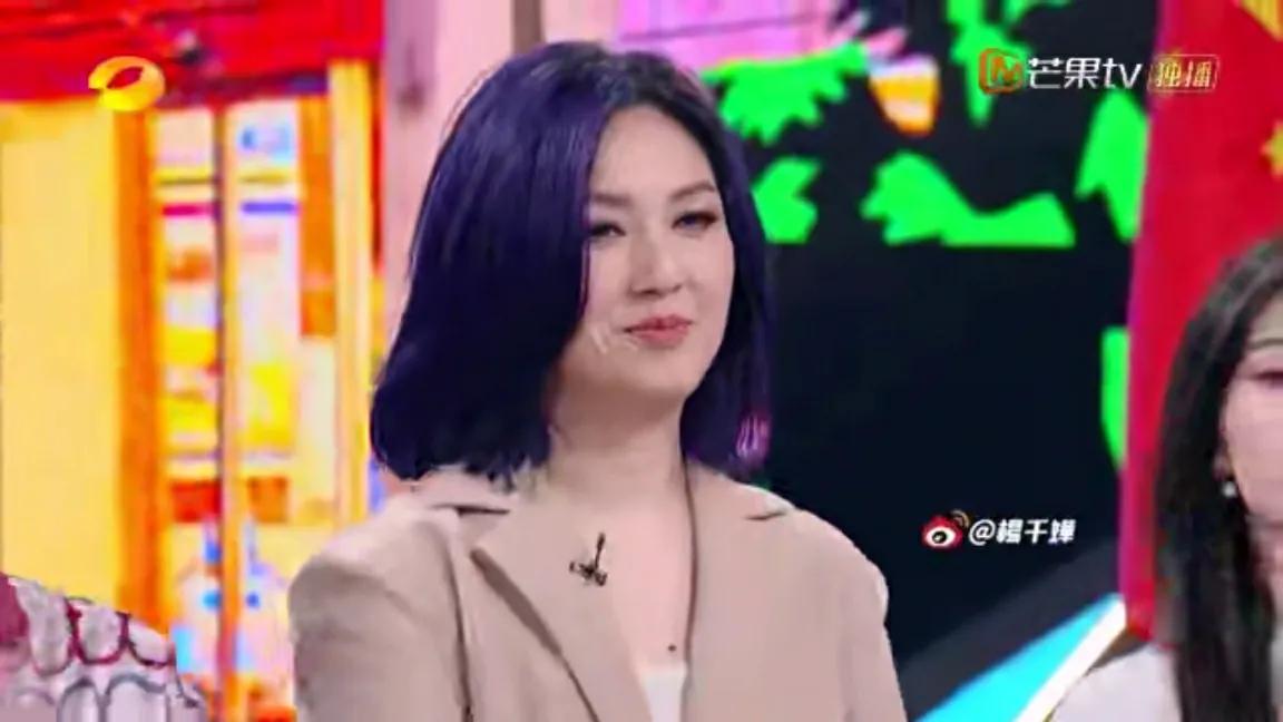 Kissing through the screen, dancing and throwing out the insoles, He Jiong and Li Xueqin are so ...