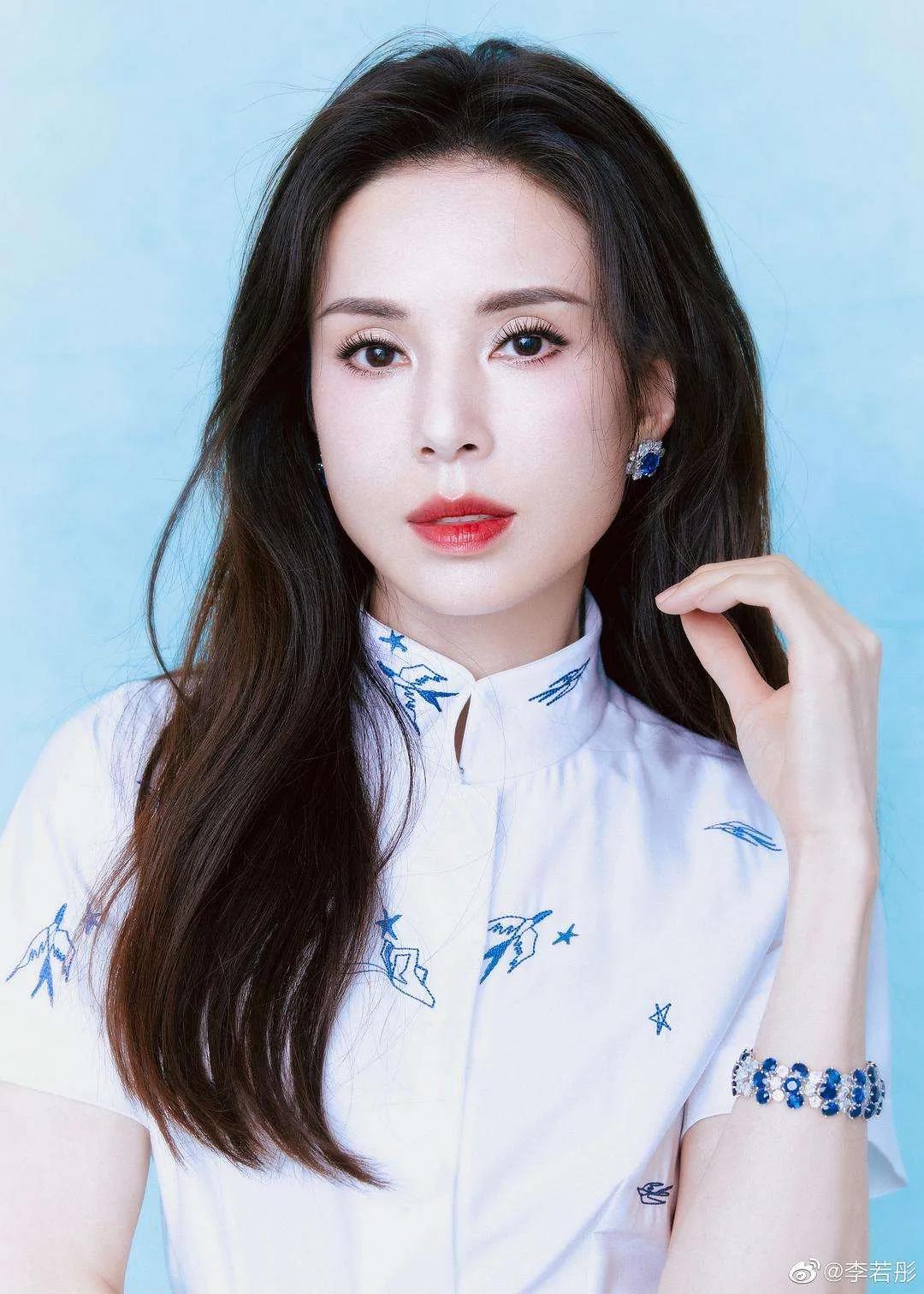 "The Goddess of Frozen Age" Li Ruotong - iNEWS