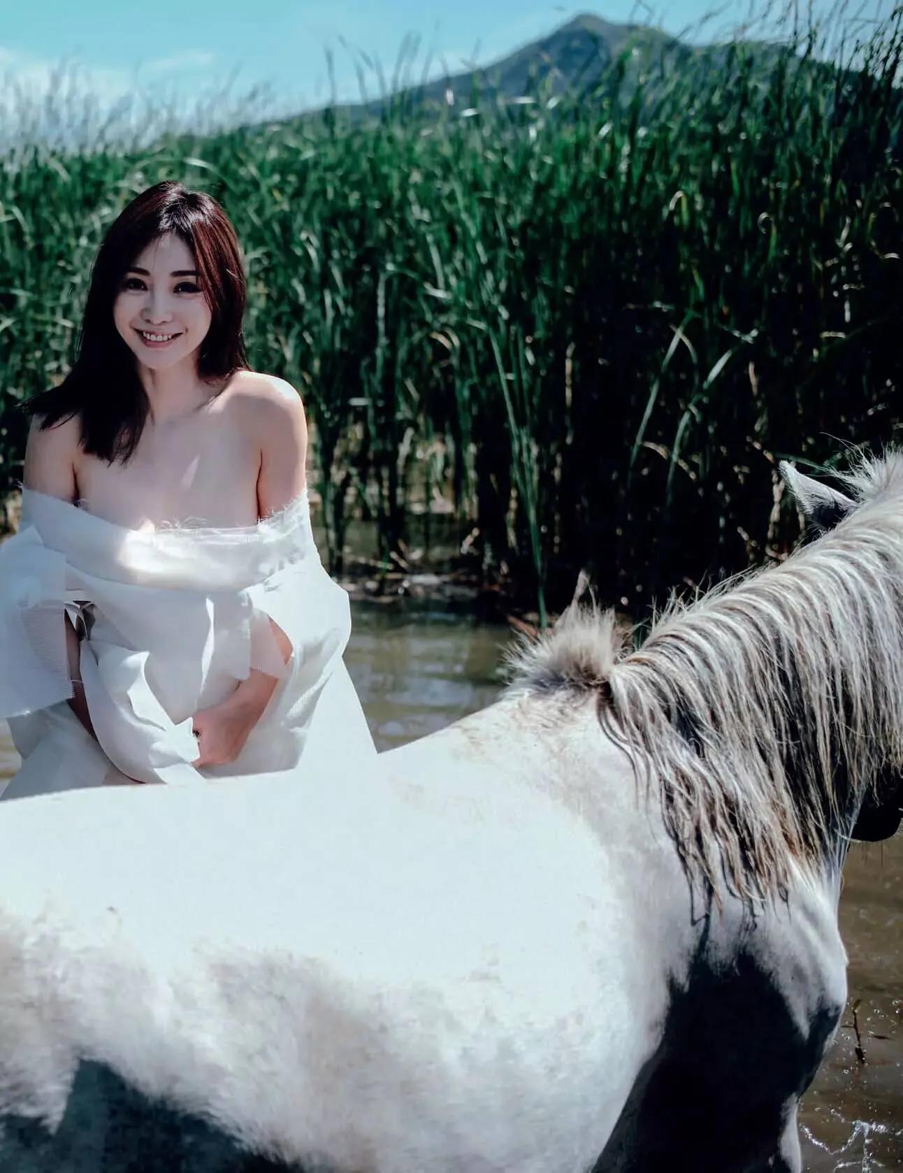 Sexy goddess Liu Yan - iNEWS