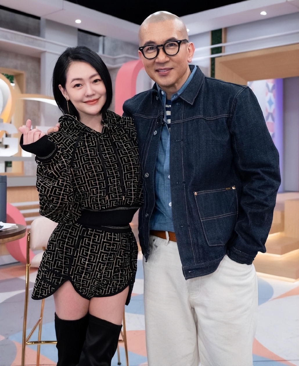 Little S and Gu Junye are dancing hotly, but big S is eating calmly ...