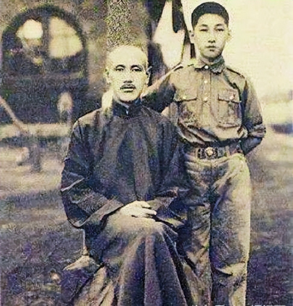 Jiang Weiguo approached Dai Jitao and asked who his biological father ...