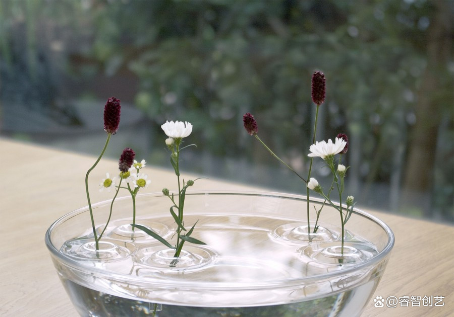 The creative "water pattern floating flower device", a flower is ...