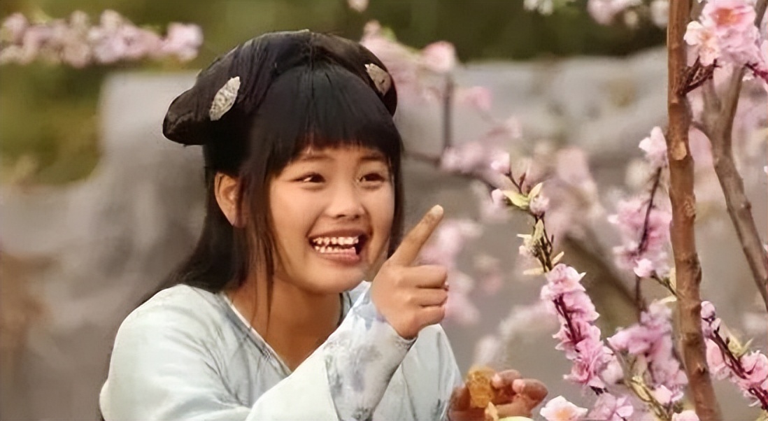 "Plastic growth" Mo Xiaobei, once known as the ugliest child star, now ...