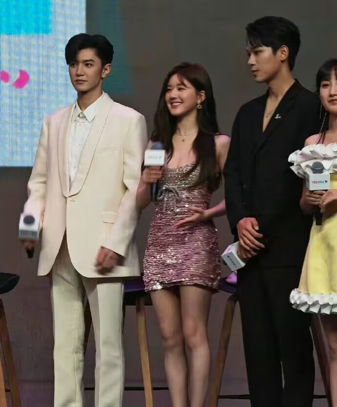 "Secretly Can't Hide" meeting, Chen Zheyuan is so handsome with broad shoulders and long legs ...