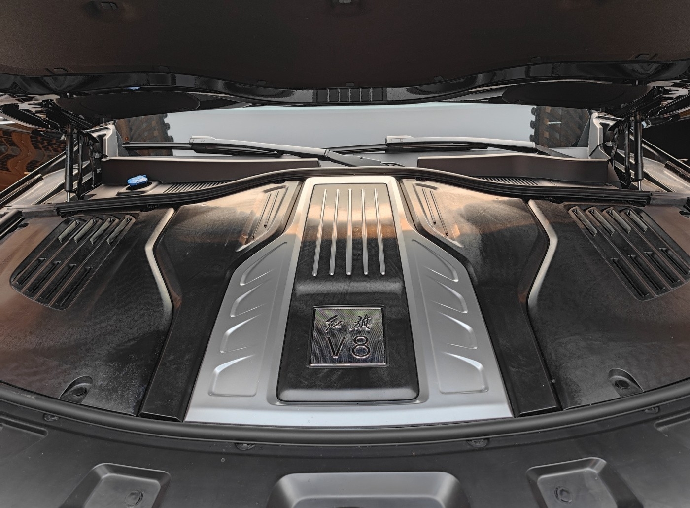 Hongqi LS7, a 5.7m 4.0T V8, was officially released - iNEWS