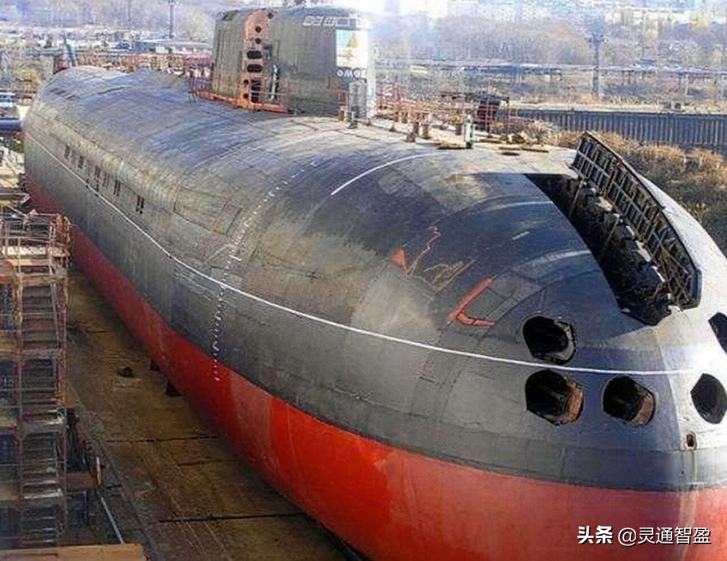 The Soviet Goldfish missile submarine still holds the record for the ...