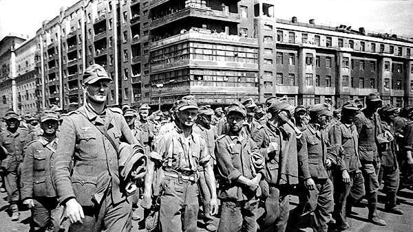 The development of the German labor force, and the different ...