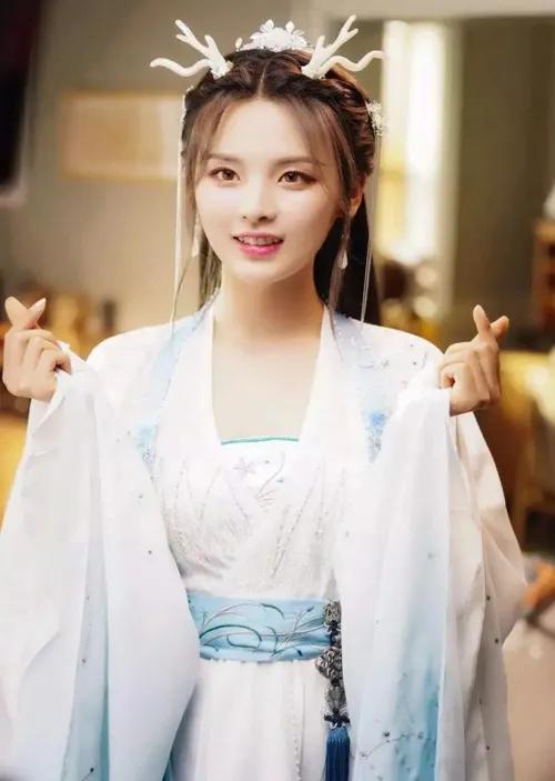 Inventory of 9 actresses born after 95 years, all charming, cute and ...