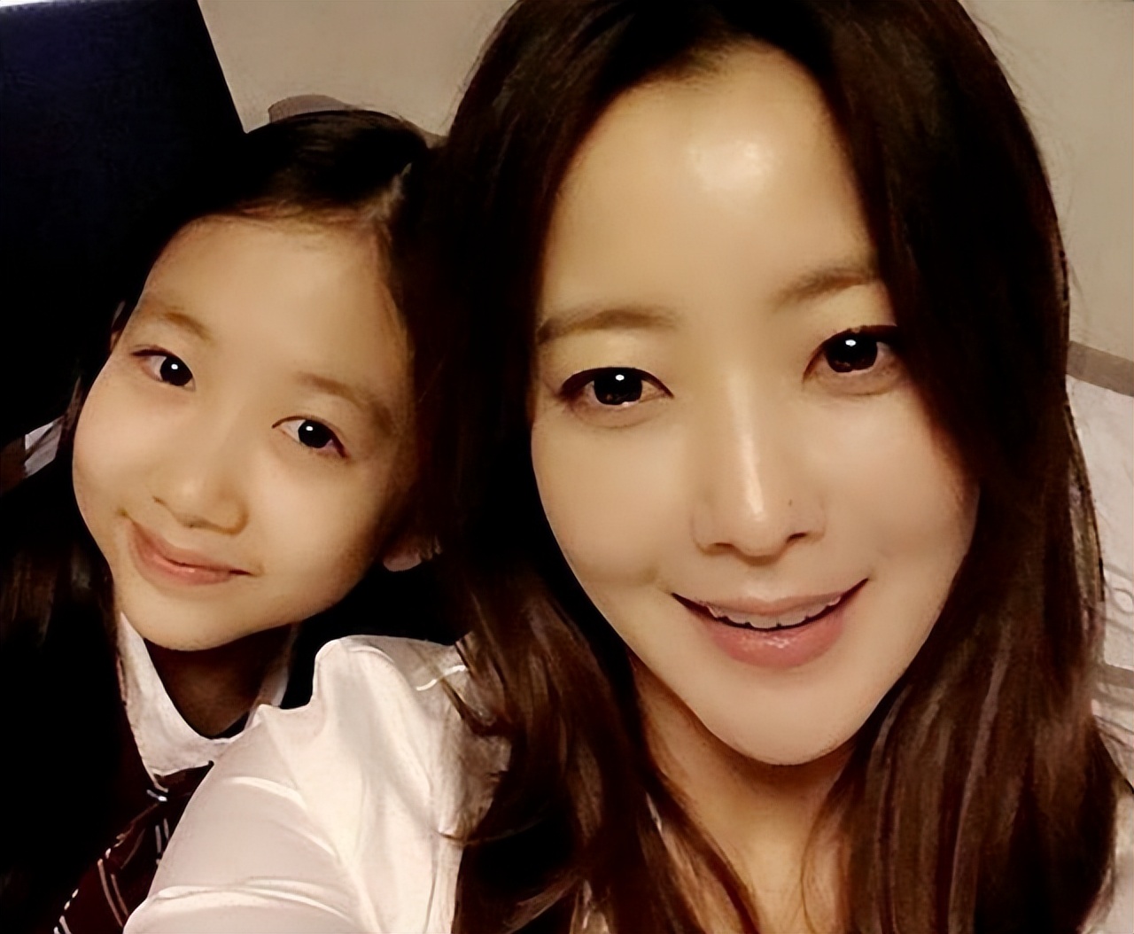 Kim Hee-sun's daughter grew up to be called "plastic surgery". She was ...