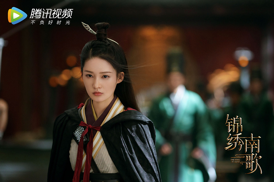 Online commentary on "Perfect acting non-professional background" Lu ...