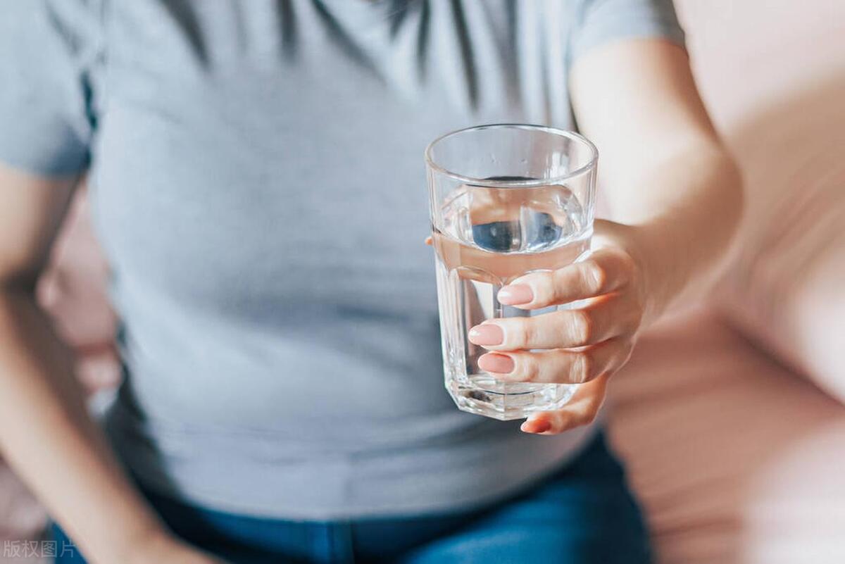 Follow the principles of drinking water correctly to maintain a healthy ...
