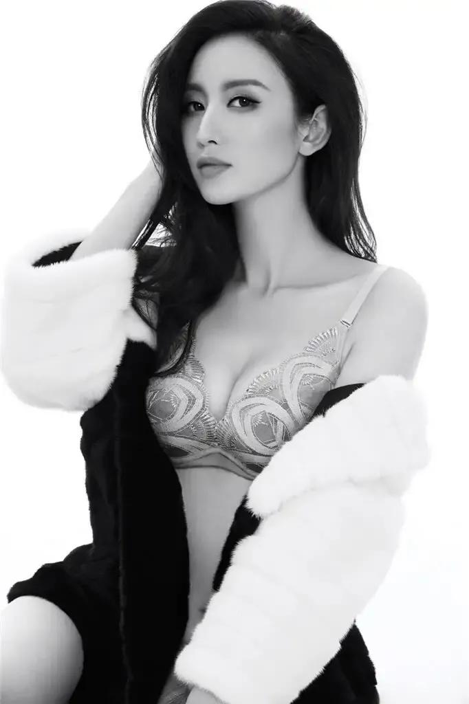 The sexy and charming Zhang Meng deserves to be the champion of Miss Universe - iMedia