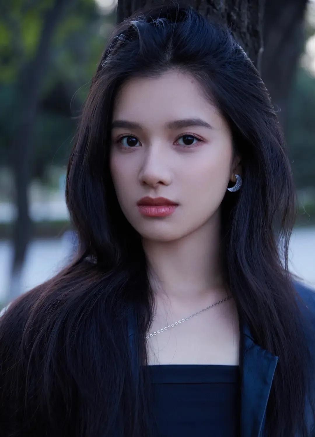 Zhang Jingyi's new drama started, and Hu Yitian teamed up to challenge ...