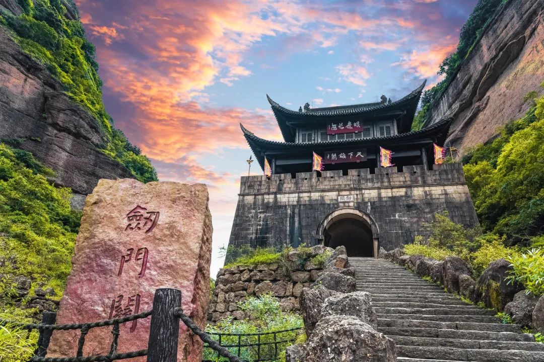 Jiange is majestic and Cui Wei - iNEWS