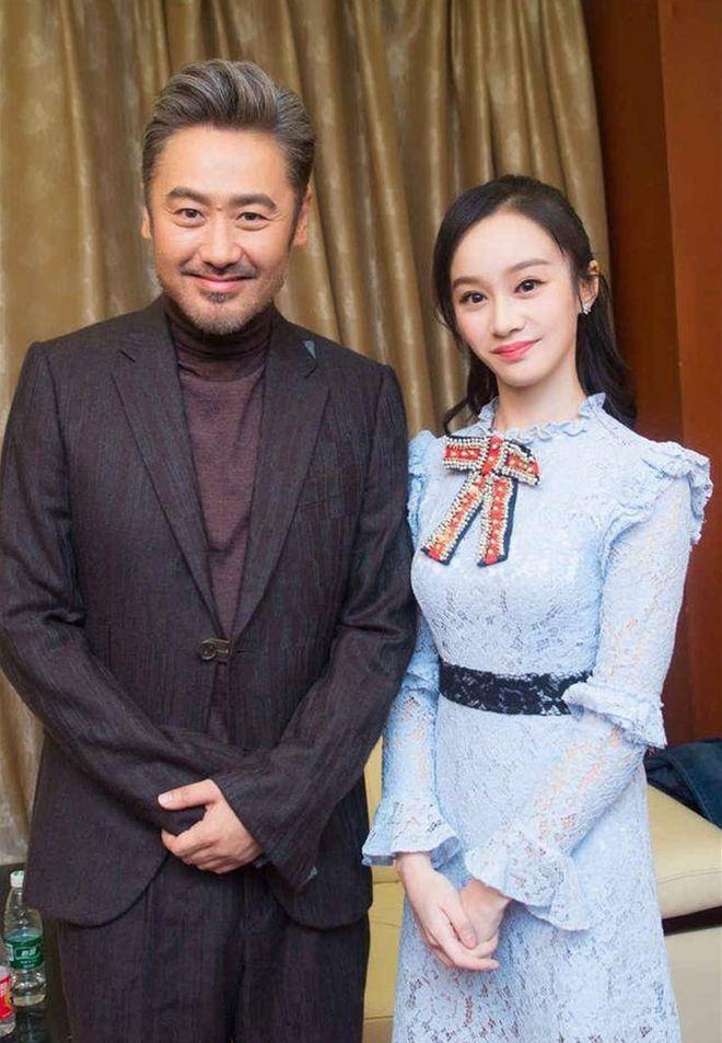 54-year-old Wu Xiubo's recent photo exposure! With white hair and a big ...