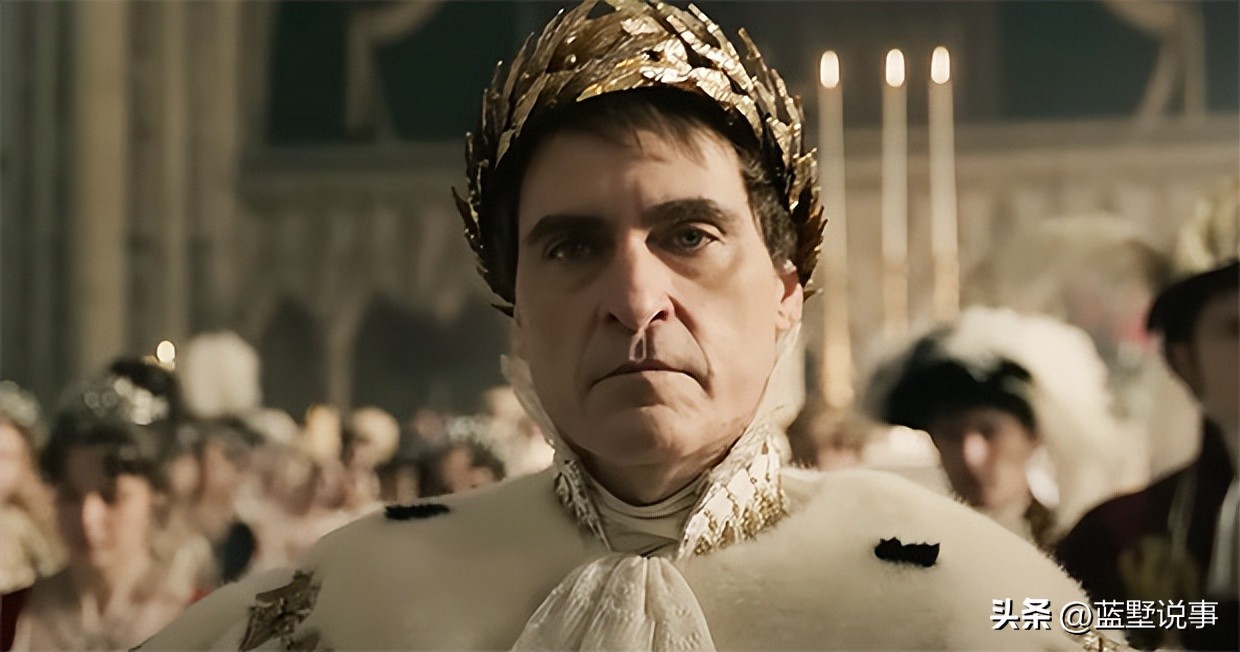 Actor Joaquin Phoenix starred in "Napoleon", and his photo with his ...