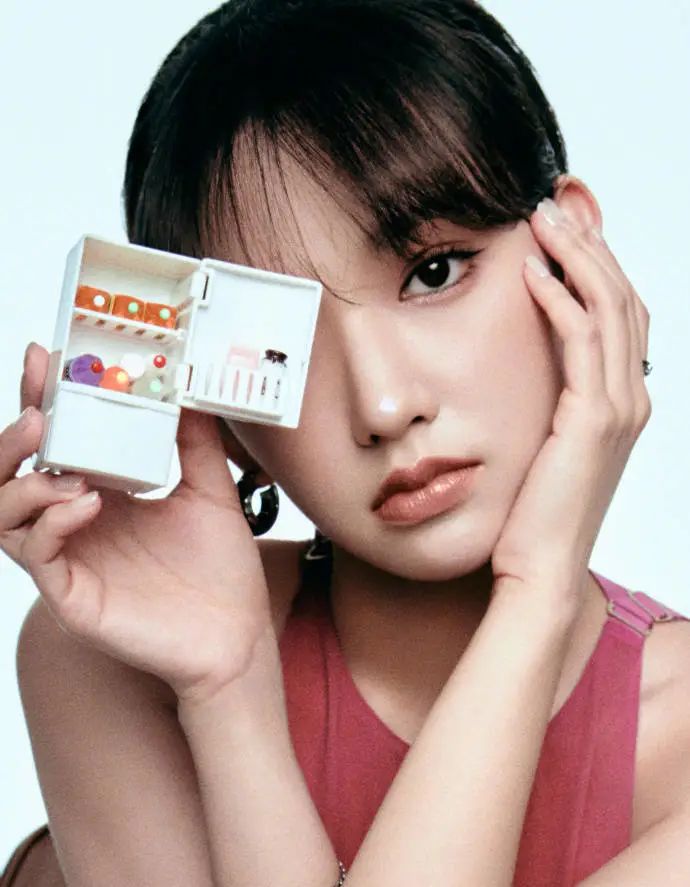 The cover of Cheng Xiao is stunningly released, and the pink dopamine ...