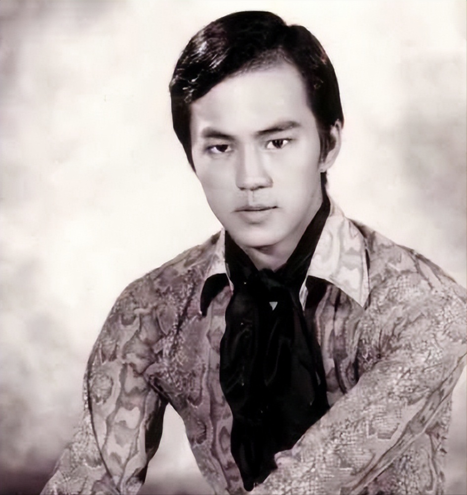 The man is old!8 old male gods with white hair, Li Yapeng is bald ...