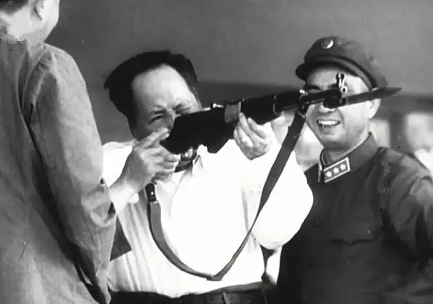 The only photo of Mao Zedong with a gun is due to the 26th Army - iMedia