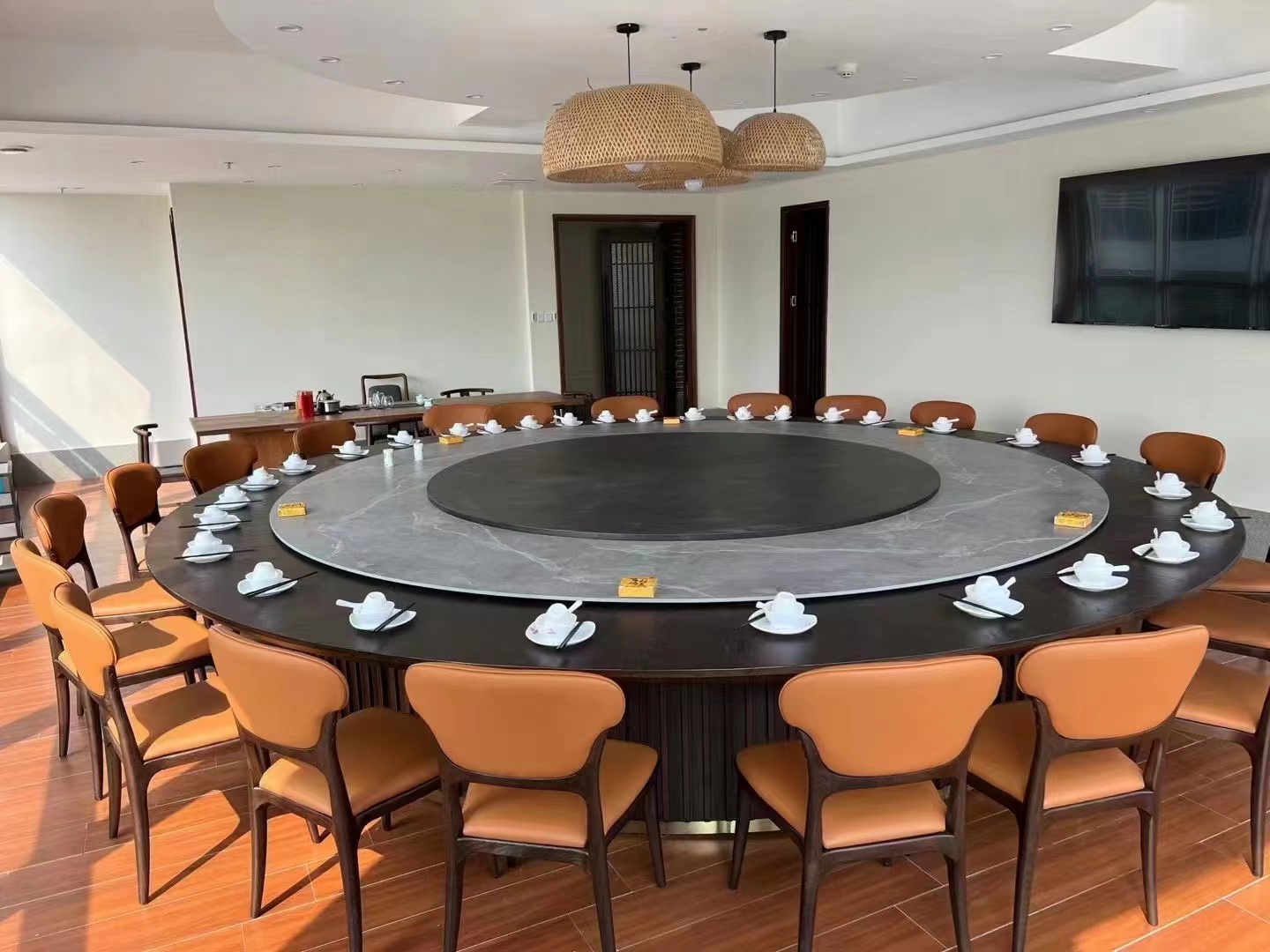 Electric dining table price secret: how much does it cost for 25 people ...