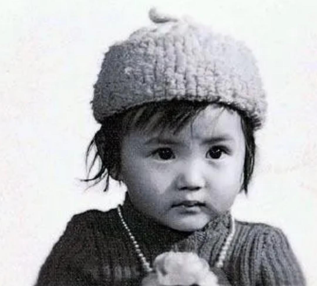 Chen Hao appeared at a party with Song Dandan, with a gentle and ...