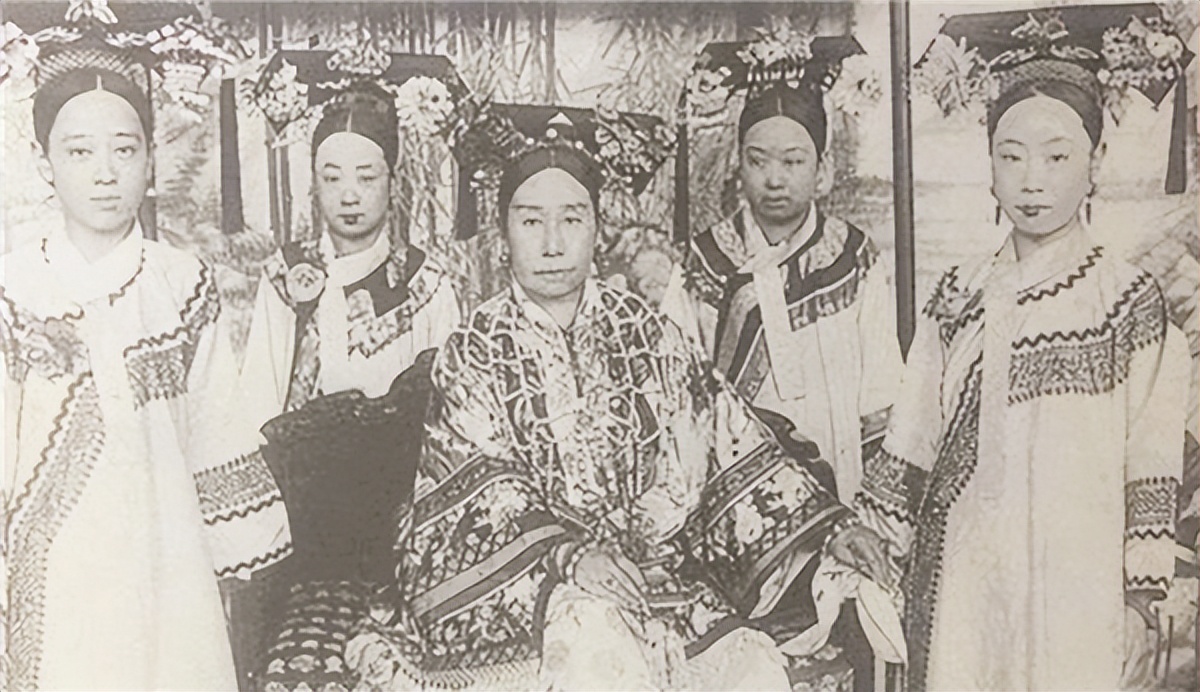 How beautiful was the first beauty in the Qing Dynasty?Black and white ...