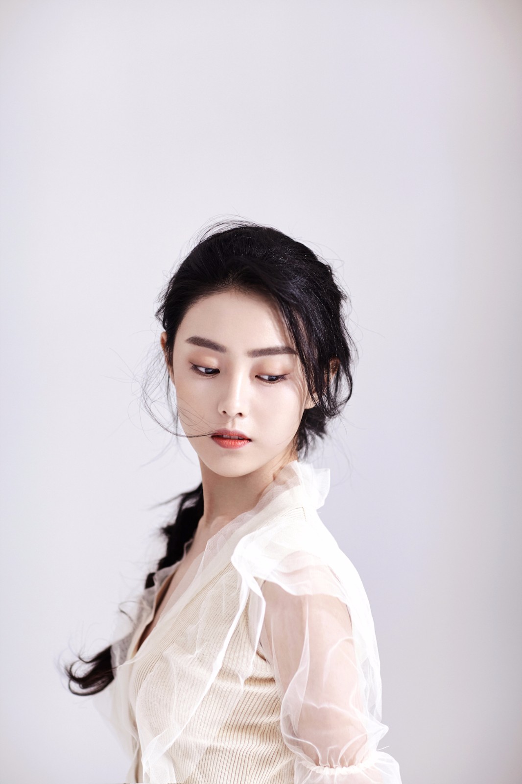 Sun Xiaolun, post-95 female star - iNEWS