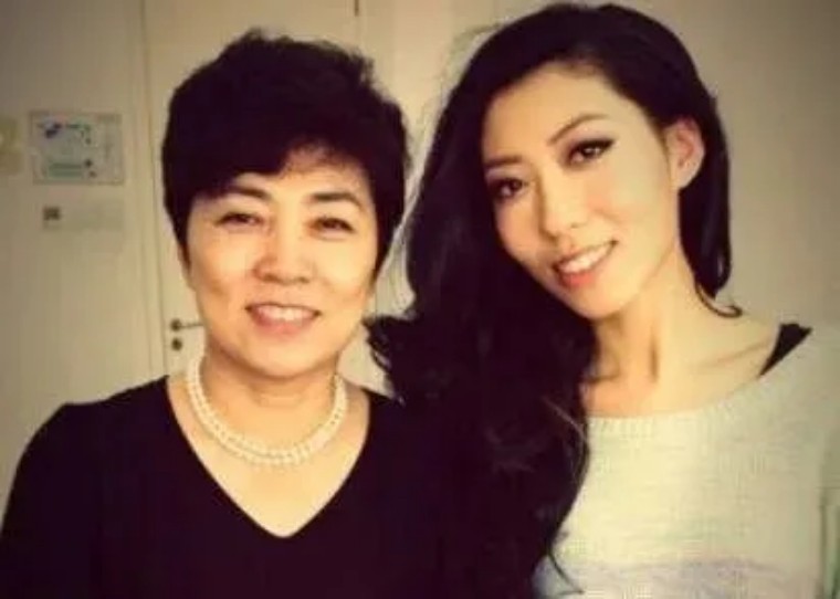Zhang Mingjie: Embezzlement and bribery of hundreds of millions finally made her daughter Qu ...