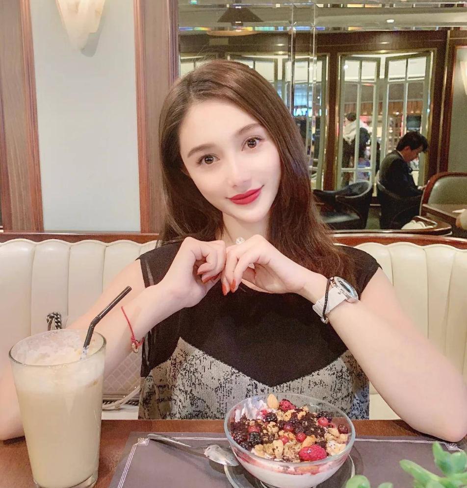 Huang Xiaoming took his girlfriend to work, Zhao Shijin deliberately imitated the baby to anger ...