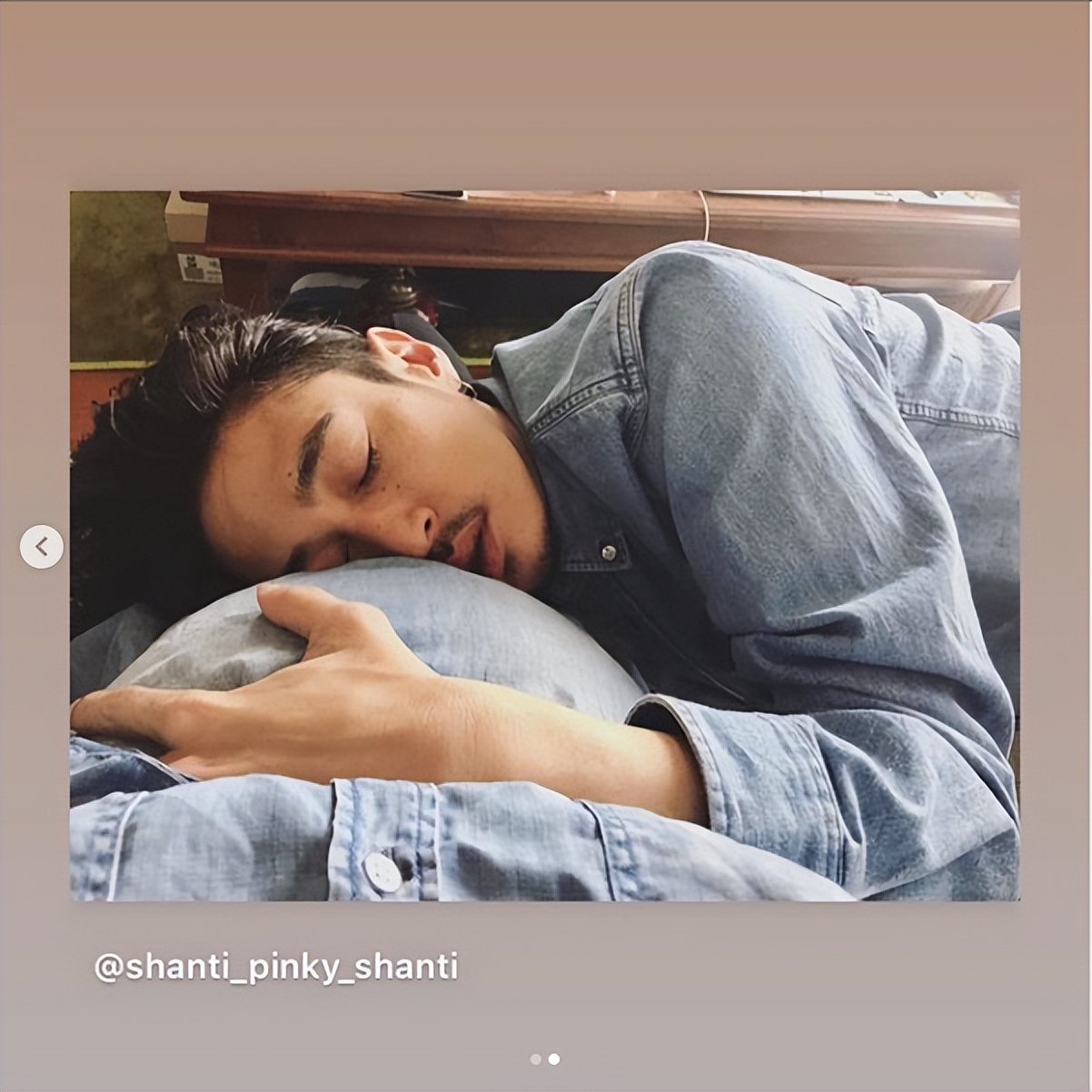 44-year-old Kubozuka Yosuke frightened netizens by taking off his pants and revealing his ...