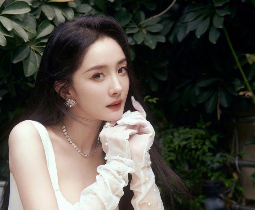 Yang Mi finally flies solo, Jiaxing Media no longer needs to be scolded, and fans are also ...
